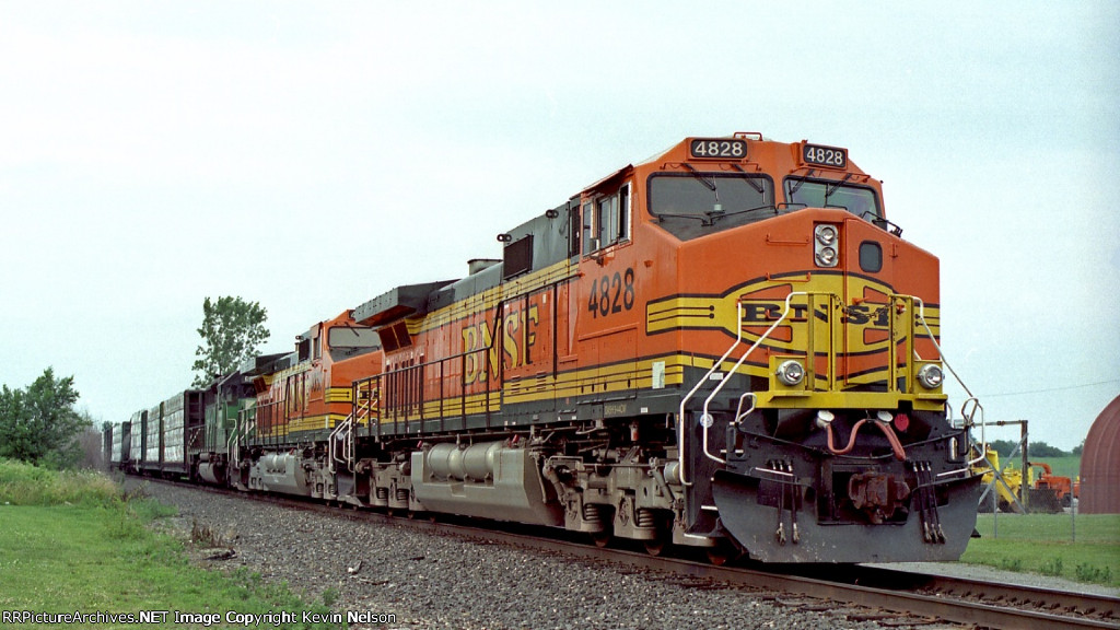 BNSF 4828 C44-9W